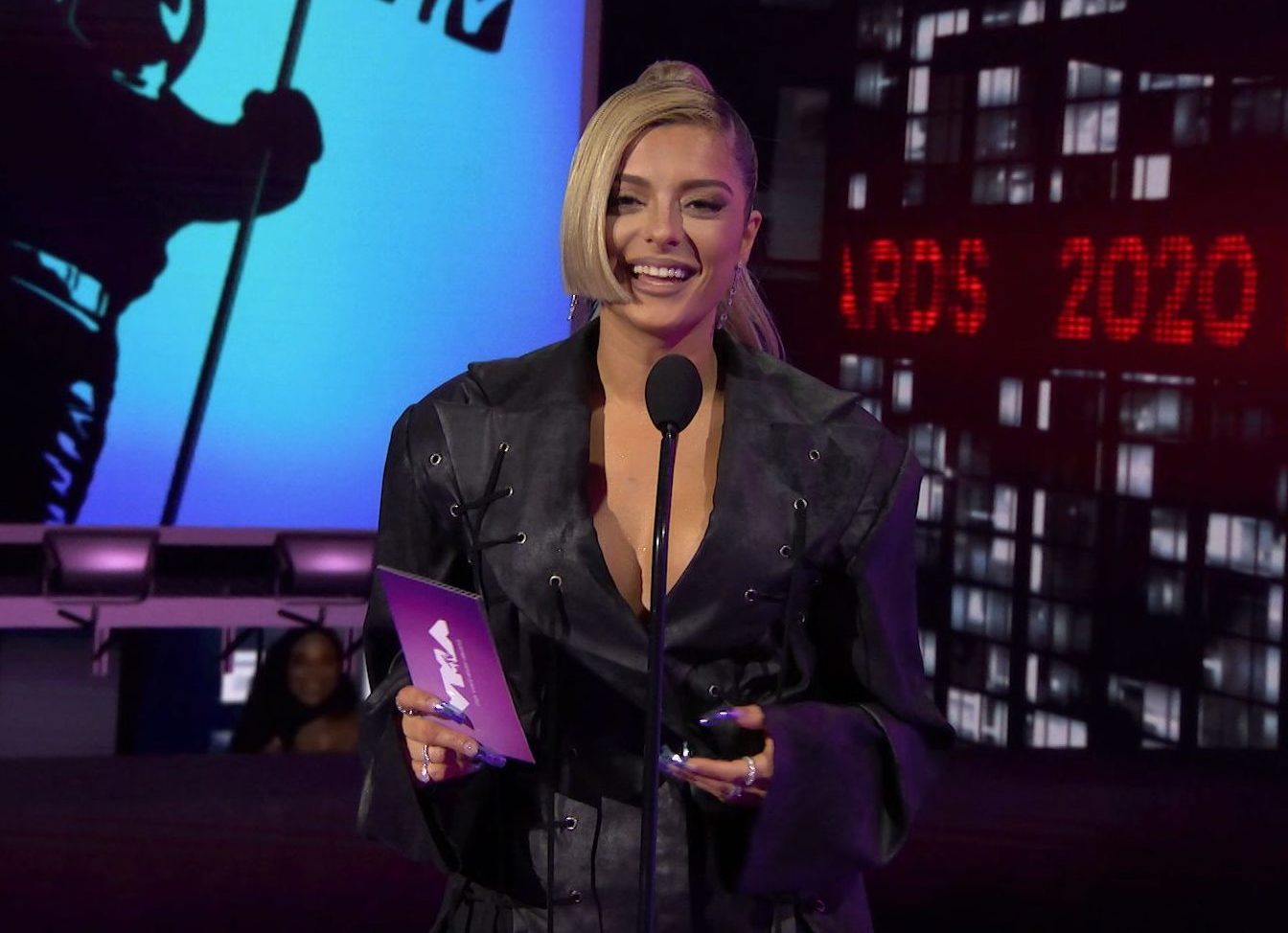 The Beauty Looks at the 2020 VMAs Were All-Out '90s - toppoptoday.com